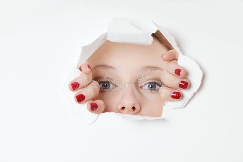 Espreitar da menina imagem de stock. Imagem de menina - 54595971