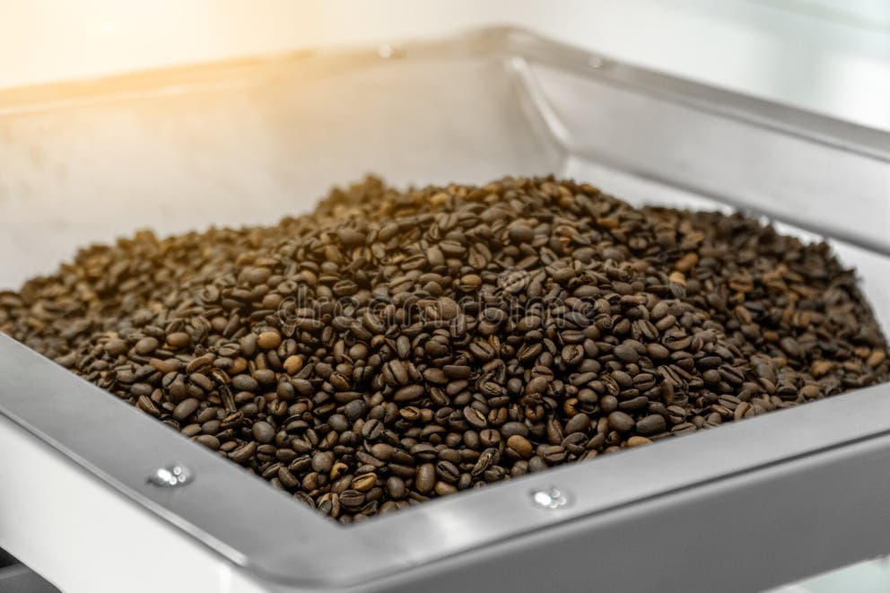 Espresso and Americano Coffee Machine Maker with Coffee Grinder on Top ...