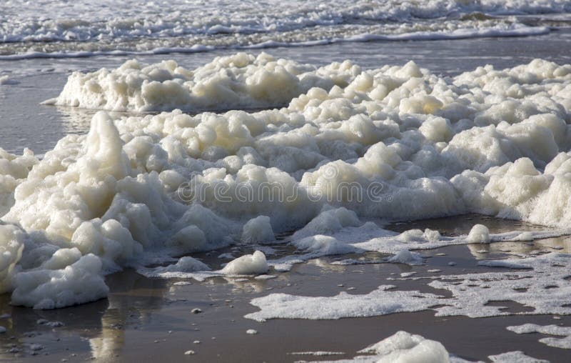 A espuma do mar imagem de stock. Imagem de onda, destaque - 93252739