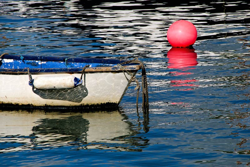 Esquife blanco foto de archivo. Imagen de blanco, resplandor - 55194162
