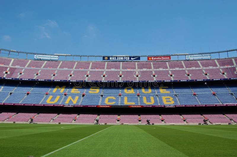 BARCELONA STADIUM, ESPANHA, Janeiro De 2019, Pessoas No Campo Nou ...