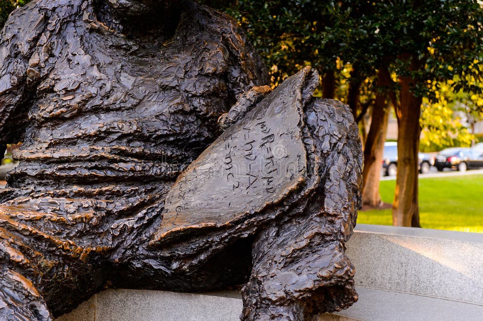 Estátua de Albert Einstein imagem editorial. Imagem de alemanha - 105819725