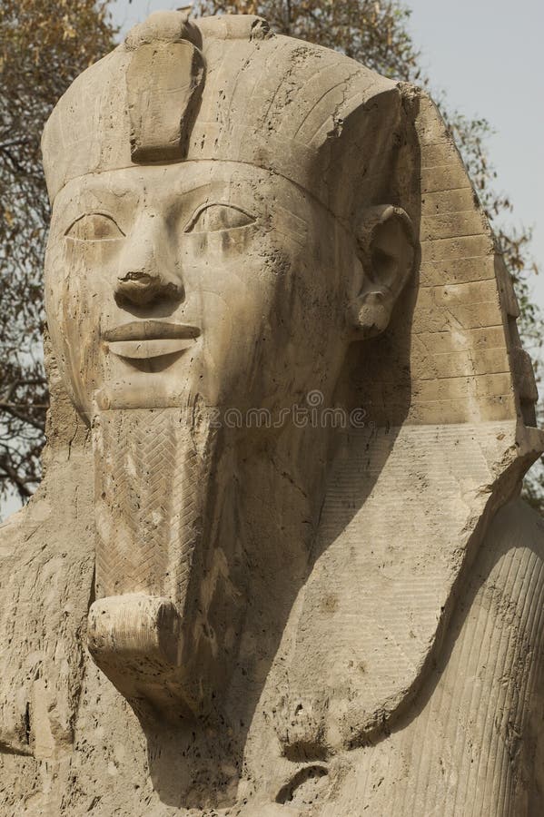 Estátua de Ramsis II foto de stock. Imagem de escultura - 59035568
