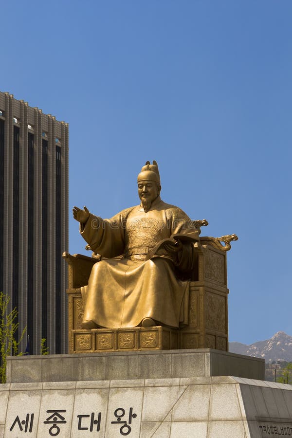 Rei Sejong Statue Na Plaza De Gwanghwamun Foto de Stock Editorial ...