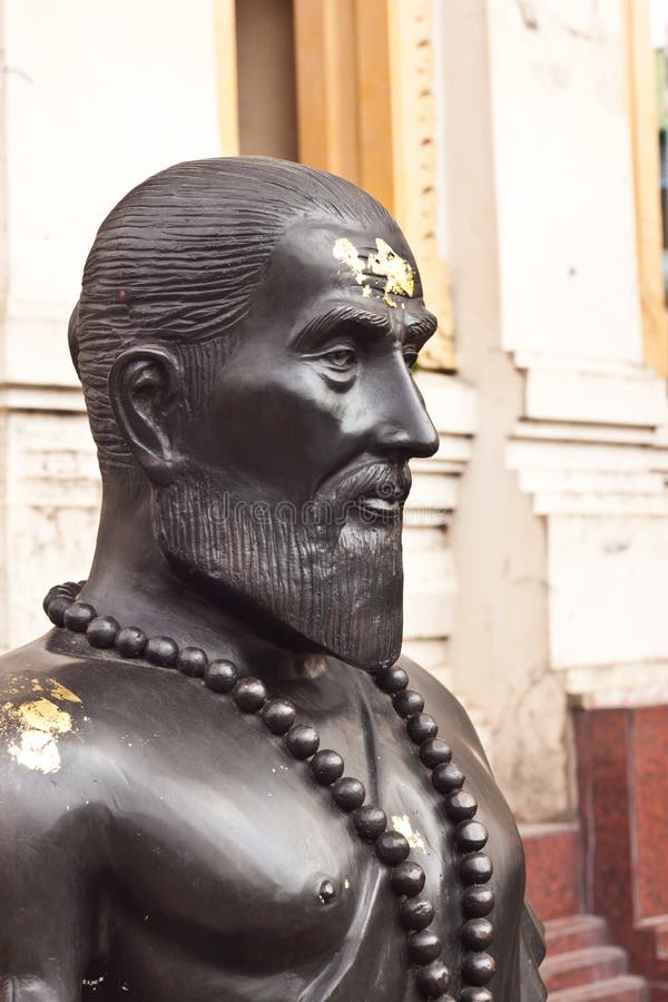 A estátua do eremita foto de stock. Imagem de calmo, arte - 28300954