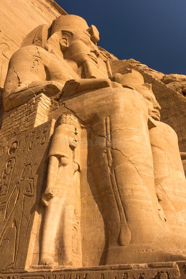 Estátuas Colossais De Ramses II, Abu Simbel, Egito Imagem de Stock ...