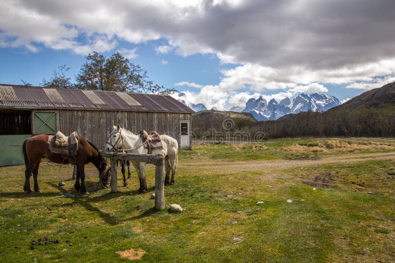 Estable foto de archivo. Imagen de paisaje, rango, cielo - 36484036