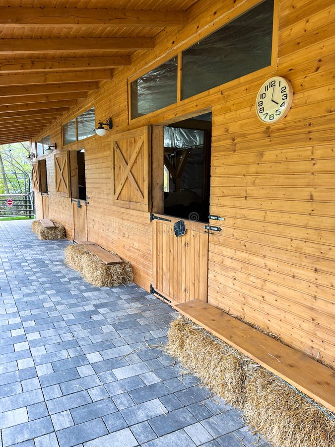 Establo imagen de archivo. Imagen de estable, blanco - 264135389