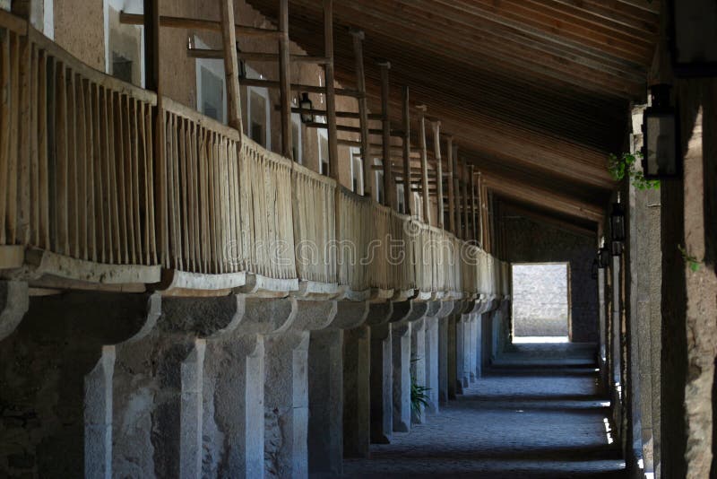 Establos Antiguos En El Castillo Foto de archivo - Imagen de europa ...