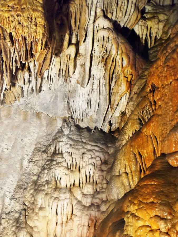 Estalactitas De Las Estalagmitas De La Caverna Foto de archivo - Imagen ...