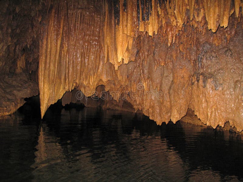 Estalactitas En Barton Creek Cave, Belice Imagen de archivo - Imagen de ...