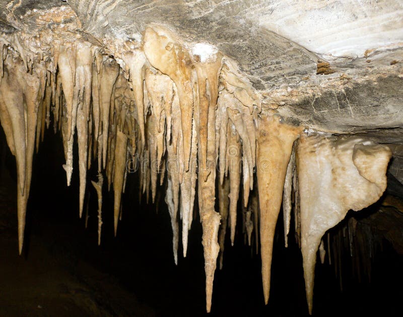 Estalactite fotografia stock. Immagine di erosione, spelonca - 21290196