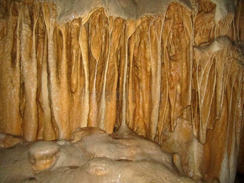 Estalactite na caverna foto de stock. Imagem de coluna - 90104530