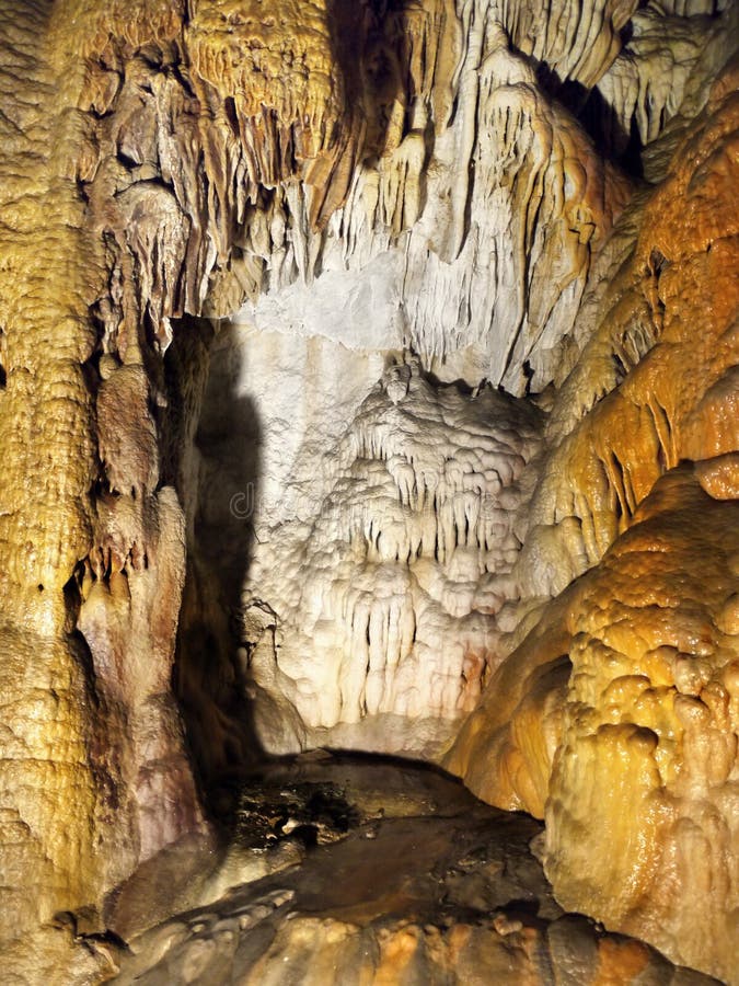 Estalactites Dos Estalagmites Da Caverna Foto de Stock - Imagem de ...