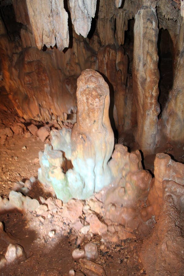 Estalactites E Estalagmites Foto de Stock - Imagem de creta, geologia ...