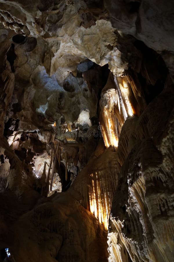Estalagmita, Cuevas De Jenolan Imagen de archivo - Imagen de enorme ...