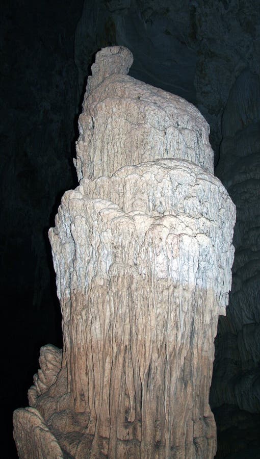 Estalagmitas Y Estalactitas Imagen de archivo - Imagen de colina ...