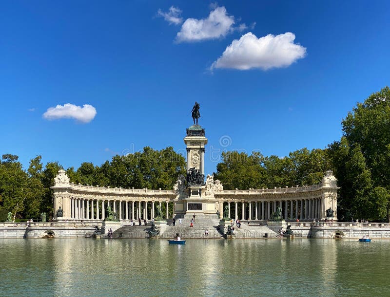 Estanque Del Retiro, Madrid, Spain Stock Image - Image of vacation ...