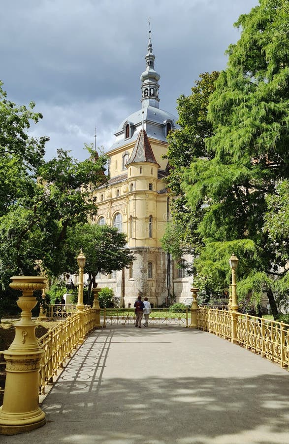 Estate Bridge Building Castle Park Editorial Image - Image of plant ...