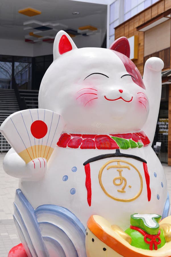 Estatua Afortunada Del Gato (neko De Maneki) Foto de archivo editorial ...