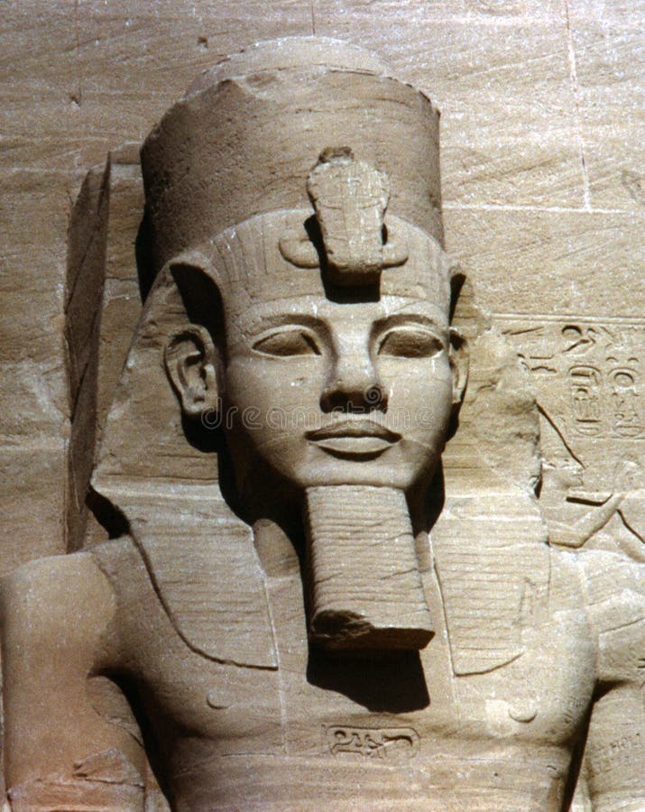 Estatua de Abu Simbel imagen de archivo. Imagen de cultura - 3986347