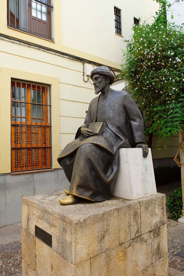 Estatua De Ben Maimonides, Córdoba Foto de archivo - Imagen de arte ...