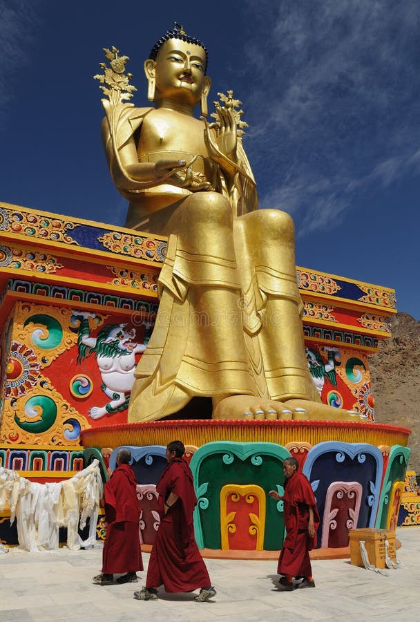 Estatua de Buda imagen editorial. Imagen de turismo, estatua - 29444195