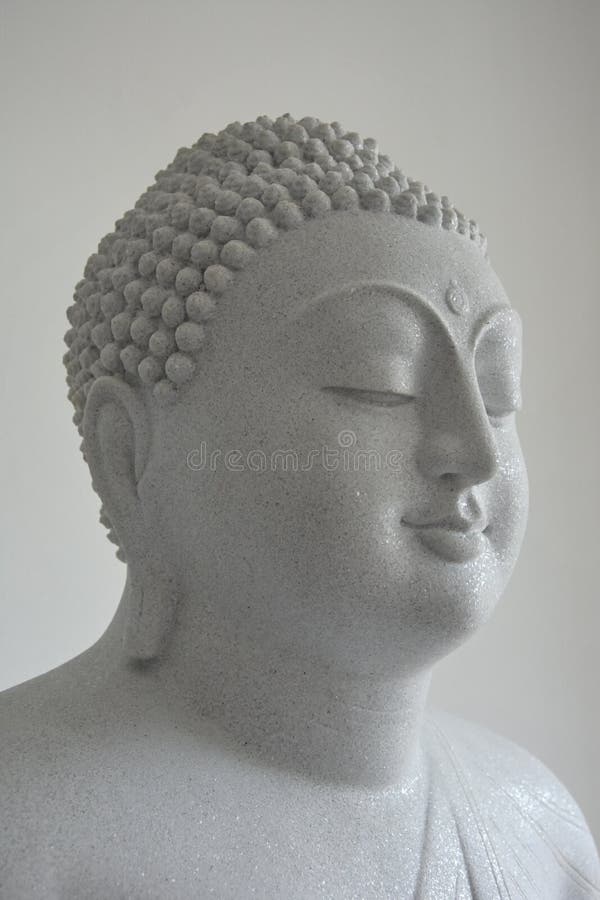 Estatua de Buda del primer foto de archivo. Imagen de escultura - 90799678