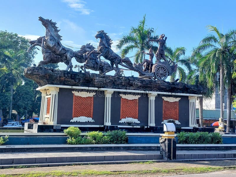 Estatua De Caballo Patung Kuda Como Icono De La Ciudad De Cepu En El ...