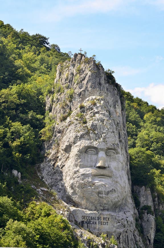 Estatua de Decebal imagen de archivo editorial. Imagen de tallest ...
