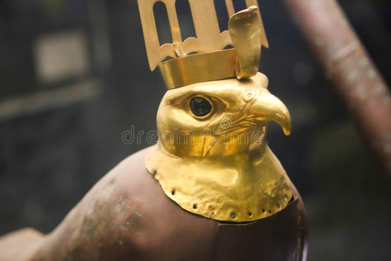 Estatua De Dios Del Tesoro De Douch - Museo Egipcio Foto de archivo ...