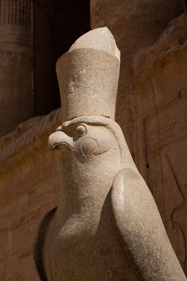 Estatua de dios Horus imagen de archivo. Imagen de cielo - 39340383