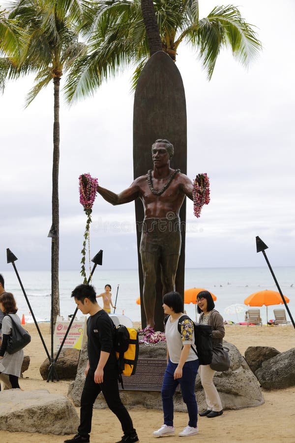 Estatua De Duke Paoa Kahanamoku Imagen de archivo editorial - Imagen de ...