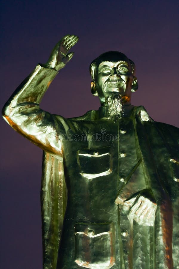 Estatua Del Fundador Del Grupo De Ricoh San-ai, Kiyoshi Ichimura Imagen ...