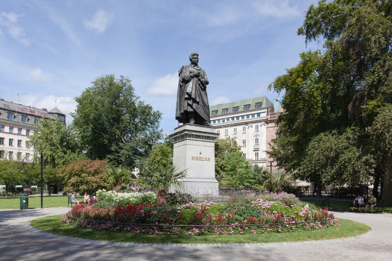 Estatua De Jons Jacob Berzelius, Químico Sueco Fotografía editorial ...