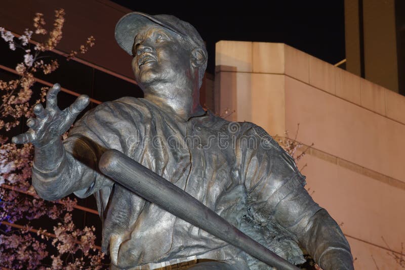 Estatua De Josh Gibson De Omri Amrany Foto de archivo - Imagen de ...