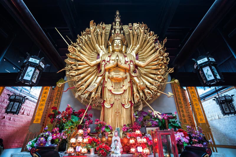 Estatua De Las Mil Manos Guanyin Imagen de archivo - Imagen de budista ...