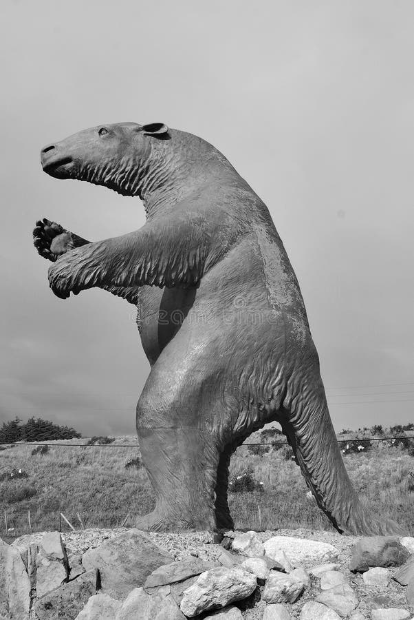Monumento Natural De La Cueva De Mylodon Cerca De Puerto Natales Chile ...