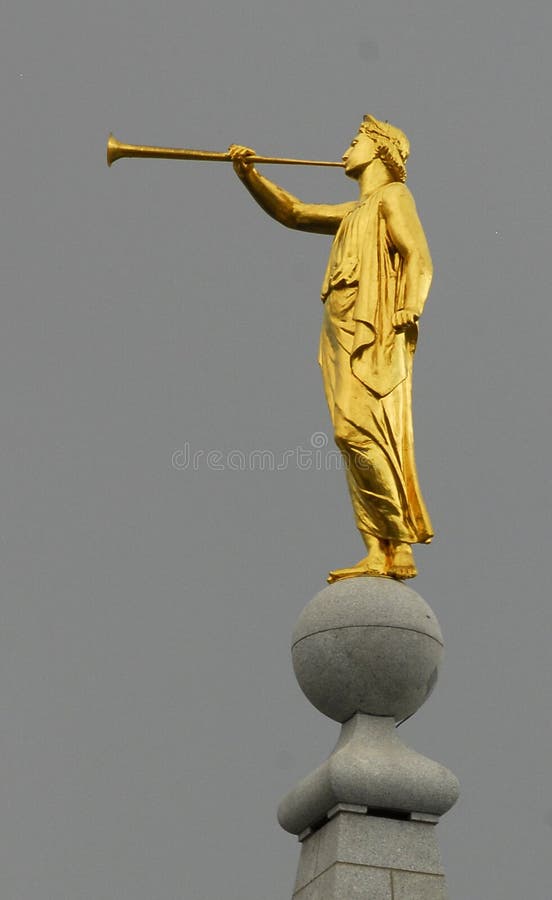 Angel Moroni Blowing His Trumpet Imagen de archivo - Imagen de ...