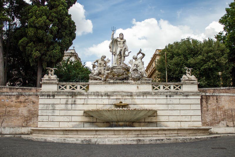 Estatua De Neptuno En Roma, Italia Imagen de archivo - Imagen de fuente ... Estatua De Neptuno En Roma, Italia Imagen de archivo - Imagen de fuente ...