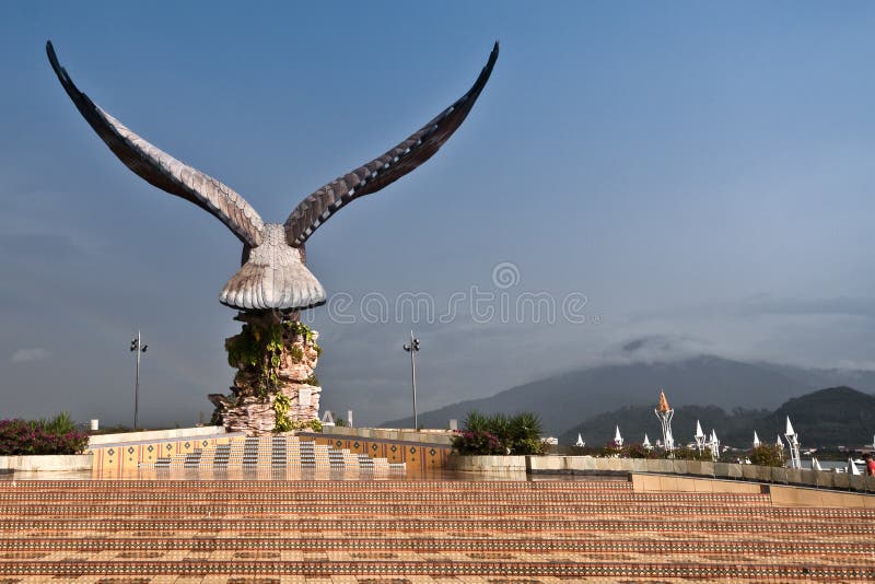 Estatua del águila imagen de archivo. Imagen de postal - 17381465