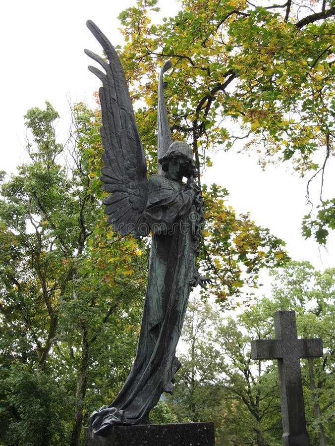 Estatua del ángel foto de archivo. Imagen de monumento - 37853792