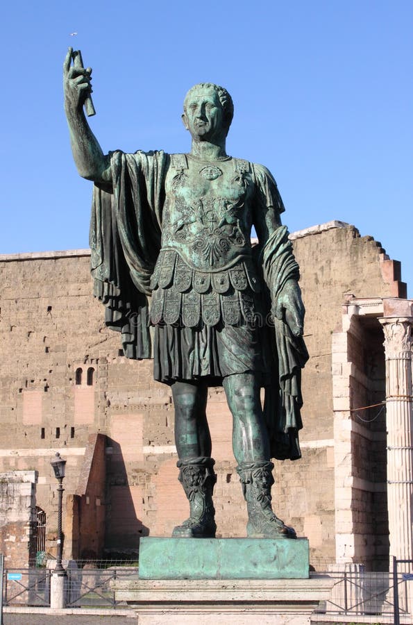 Estatua Del Emperador Nerva Imagen de archivo - Imagen de roma, corona ...