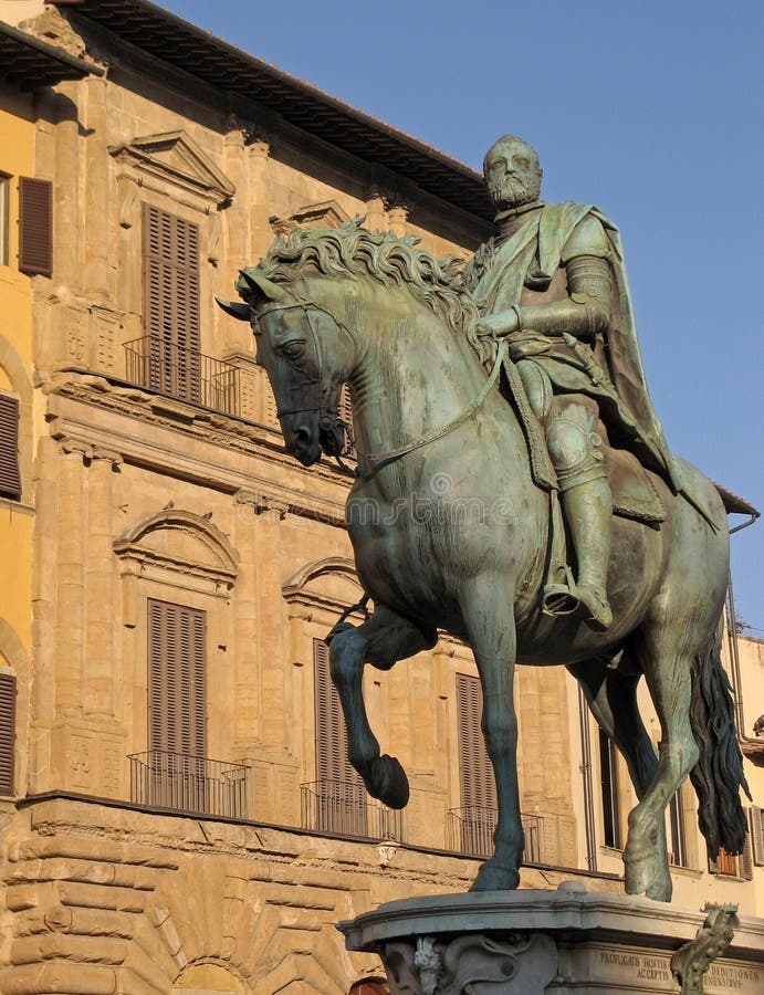 Estatua en Roma imagen de archivo. Imagen de azul, caballo - 12884059