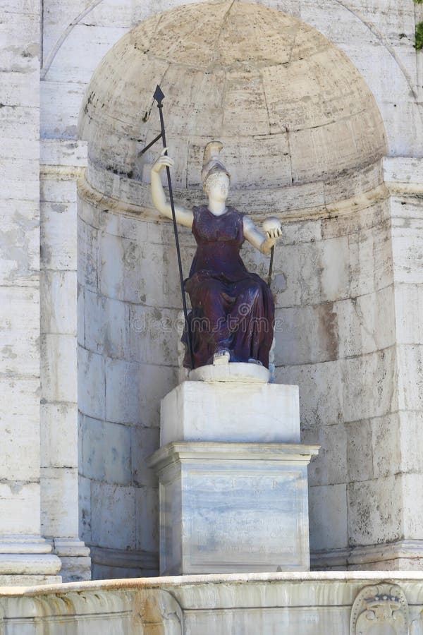Estatua en Roma - Italia foto de archivo. Imagen de roma - 56427486