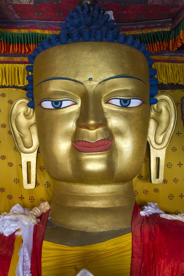 La Estatua Santa De Buda De Wat Phra Singh Imagen de archivo - Imagen ...