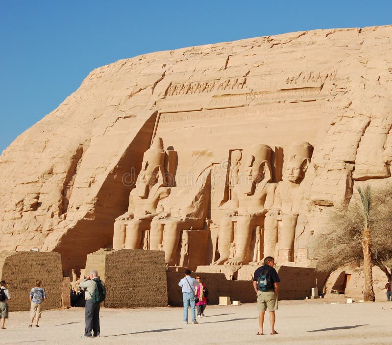 Estatuas De Ramses II En Abu Simbel Foto editorial - Imagen de ...