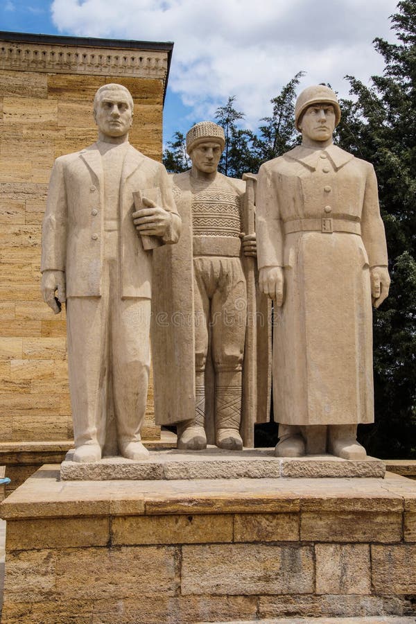 Estatuas Monumentales Heroicas Imagen de archivo - Imagen de grande ...