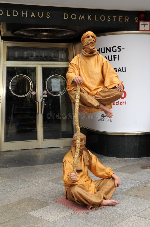 Estatuas vivas del faquir foto editorial. Imagen de calle - 27951281