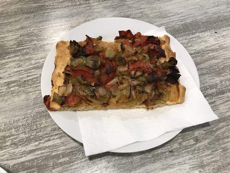 Este es el pastel foto de archivo. Imagen de ciudad - 157028980